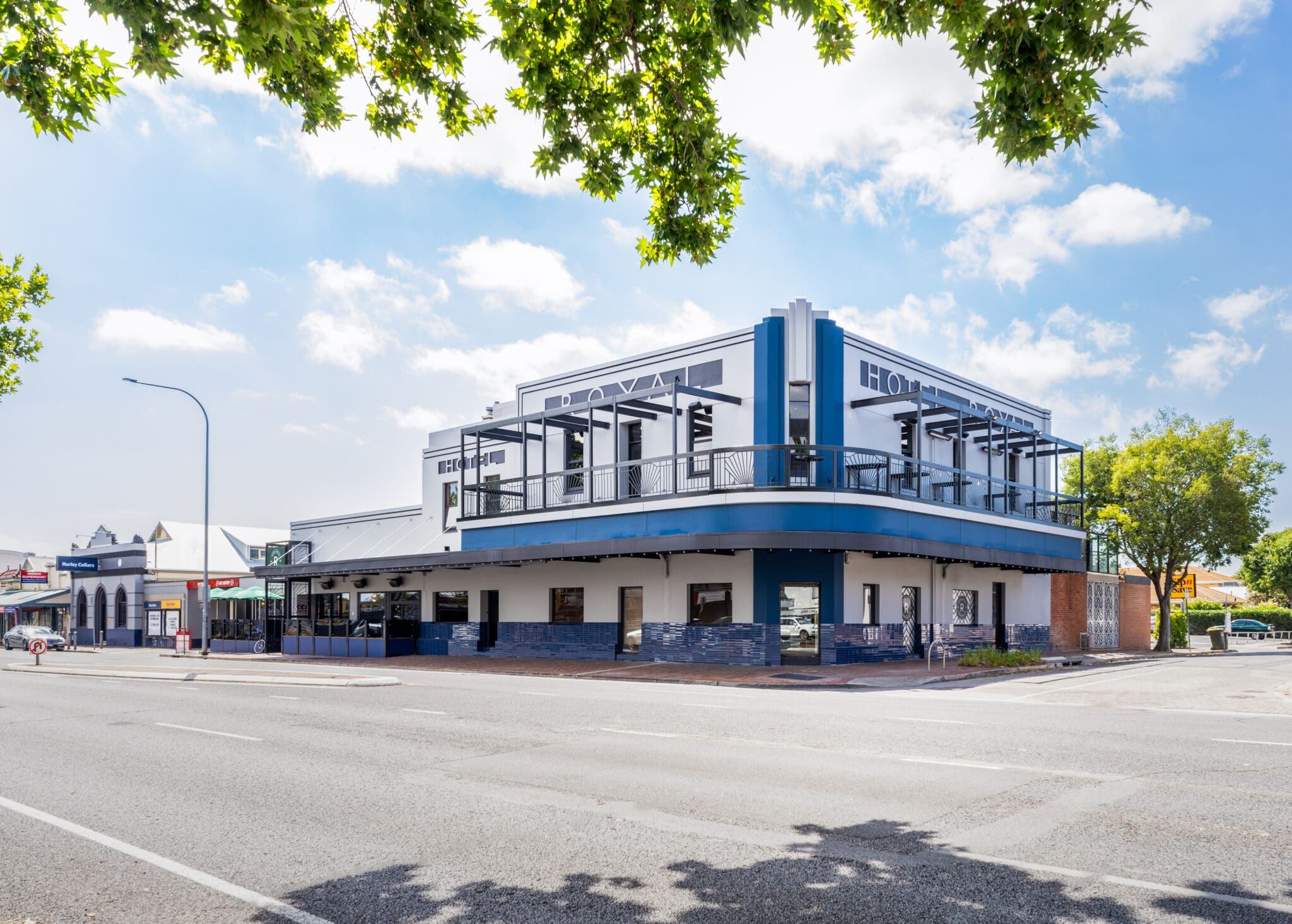 Hotel Royal - Your Local